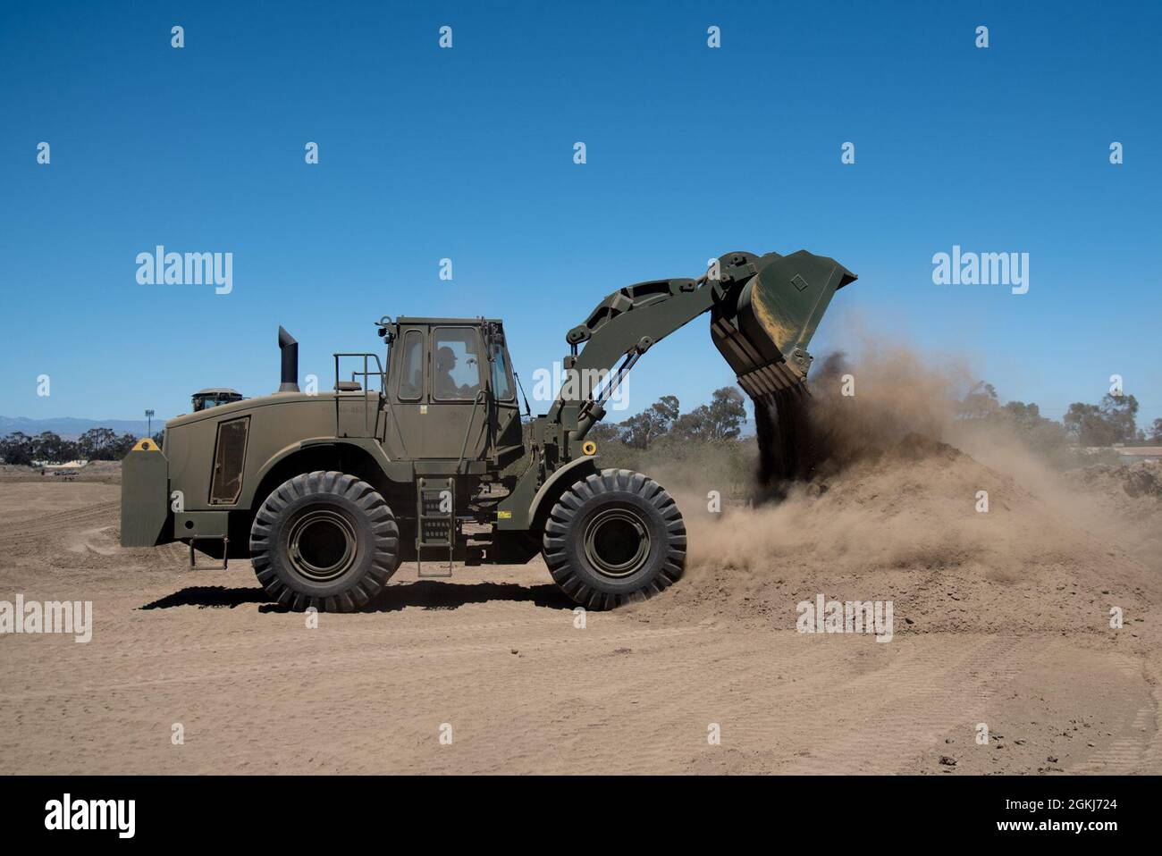 210428-N-QR336-1003 PORT HUENEME, Calif. (April 28, 2021) Equipment ...