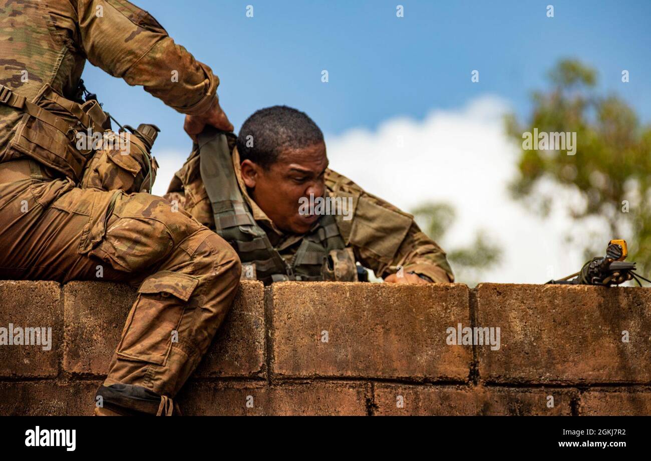 Soldiers with the 25th Infantry Division reach the final stretch of the ...