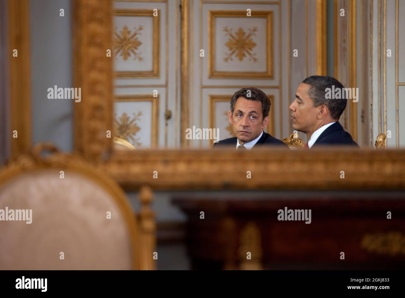 One way mirror meeting hi-res stock photography and images - Alamy