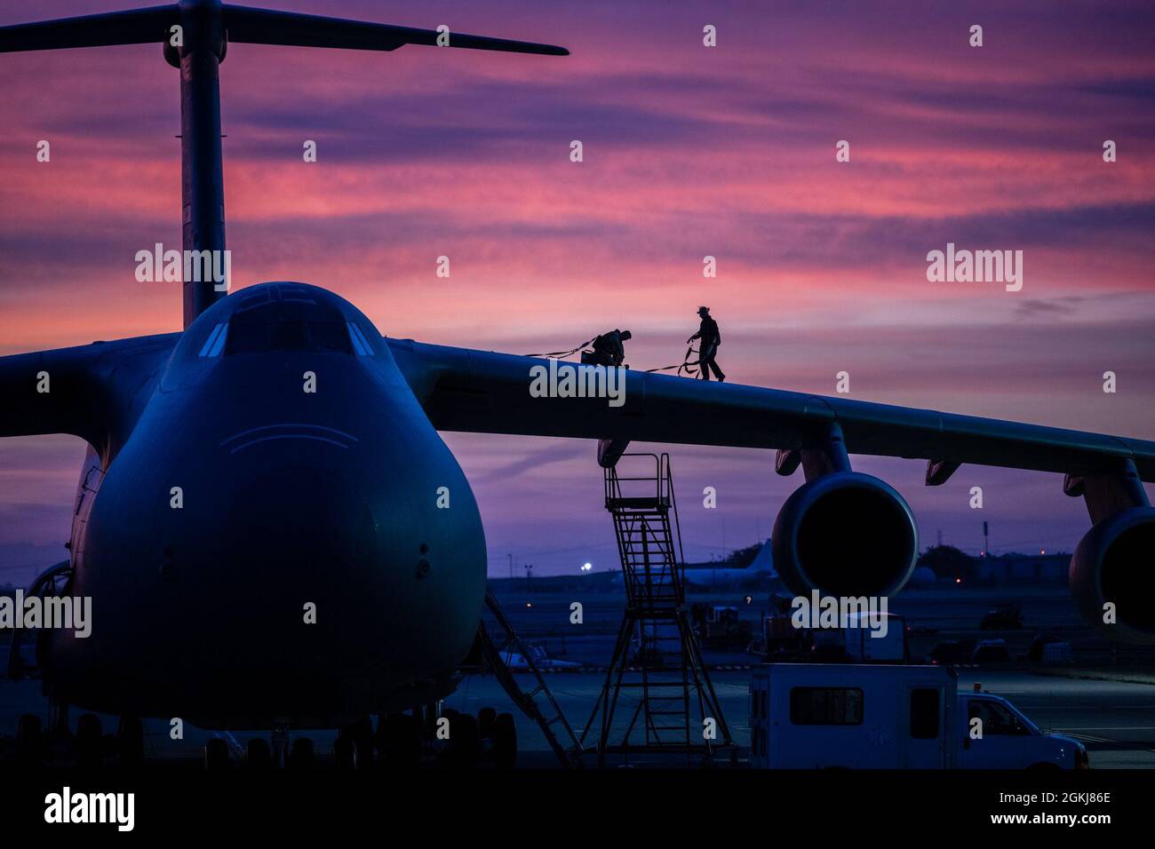 60th aircraft maintenance squadron hi-res stock photography and images ...