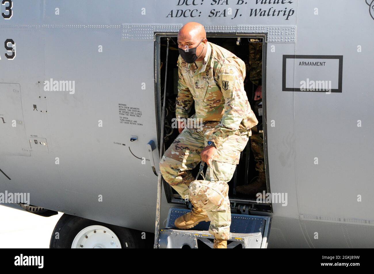 Soldiers assigned to the 41st Field Artillery Brigade landed in Estonia ...
