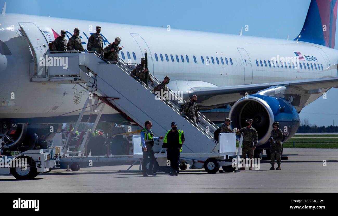 33rd infantry brigade combat team hi-res stock photography and images ...