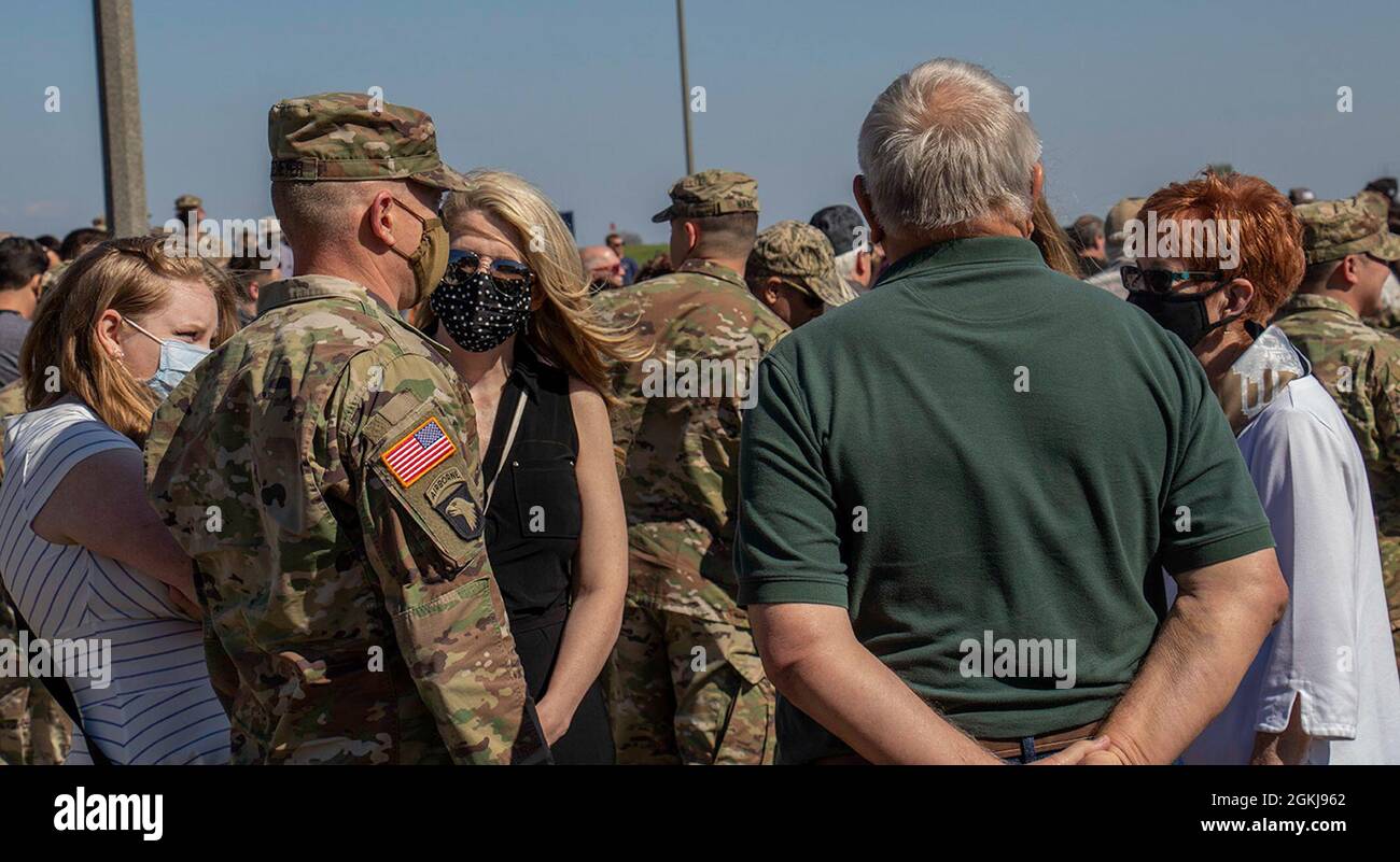 Soldiers from the 33rd Infantry Brigade Combat Team, based in Urbana ...