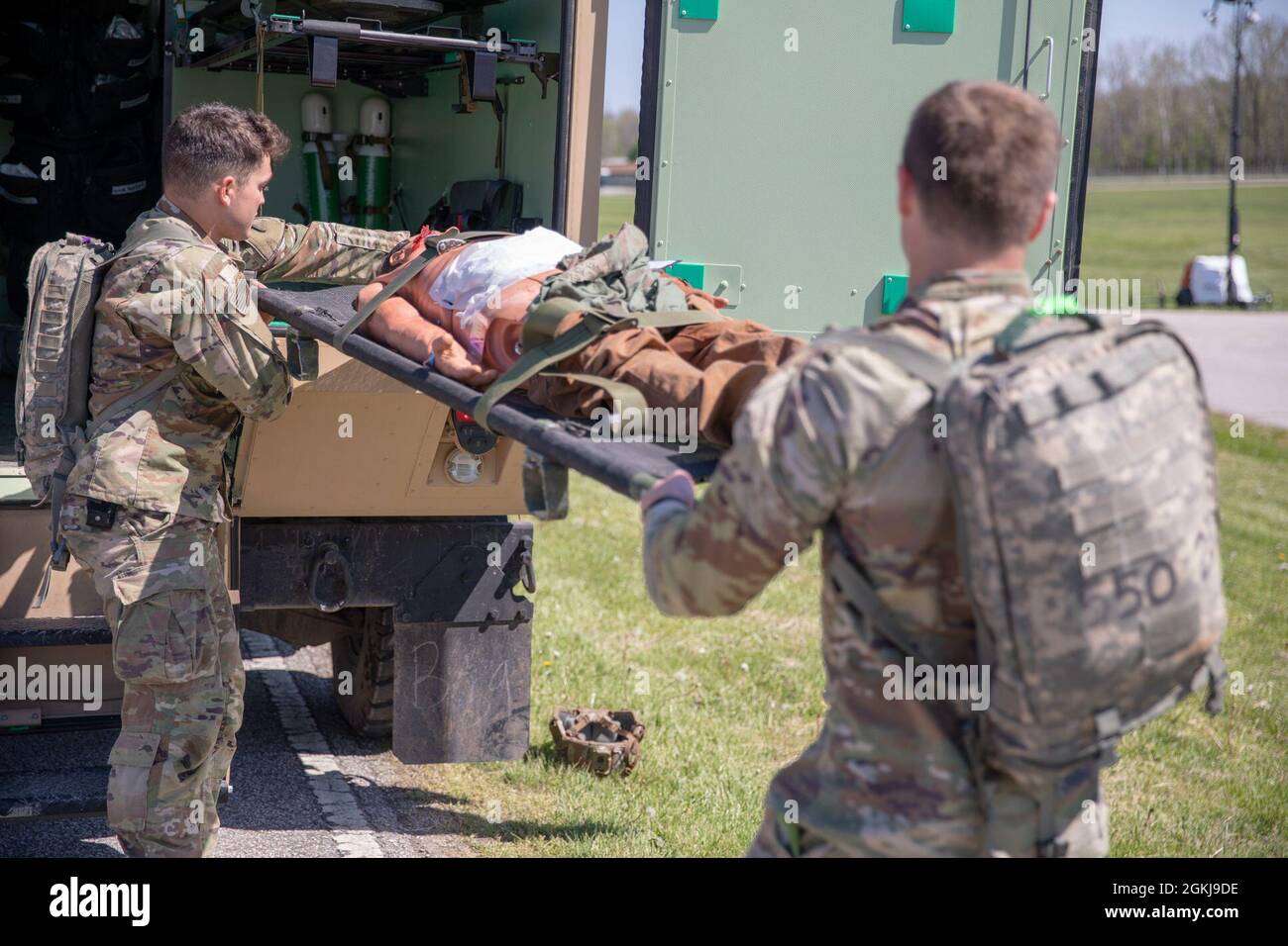 Field litter ambulance hi-res stock photography and images - Alamy
