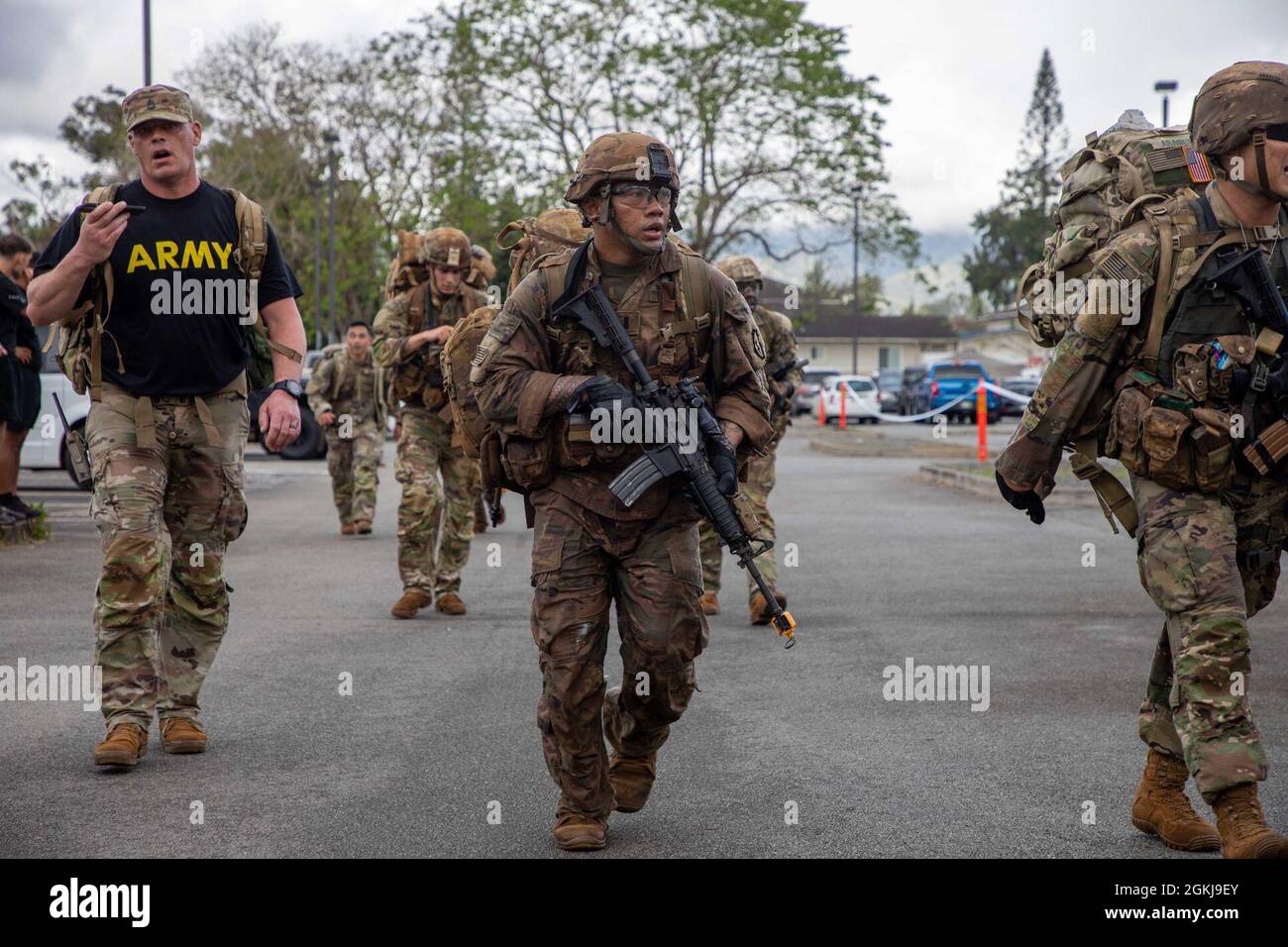 Soldiers assigned to the 25th Infantry Division and U.S. Army Hawaii ...