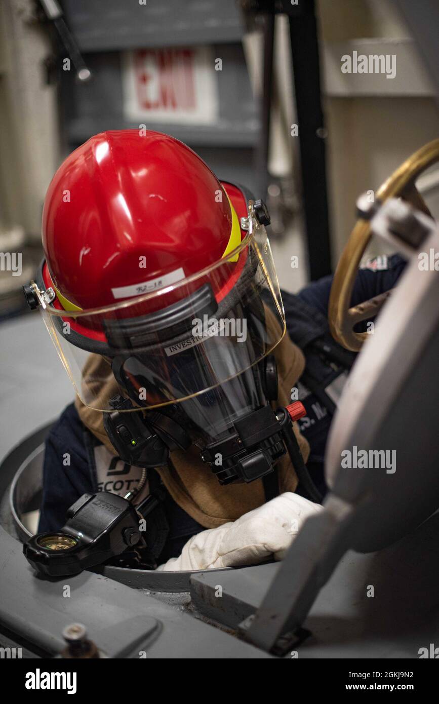 PACIFIC OCEAN (April 30, 2021) U.S. Navy Boatswain’s Mate 2nd Class ...