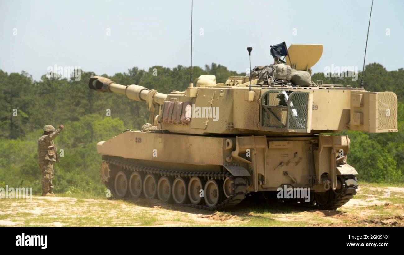 U.S. Army National Guard Soldiers with the 1-178th Field Artillery ...