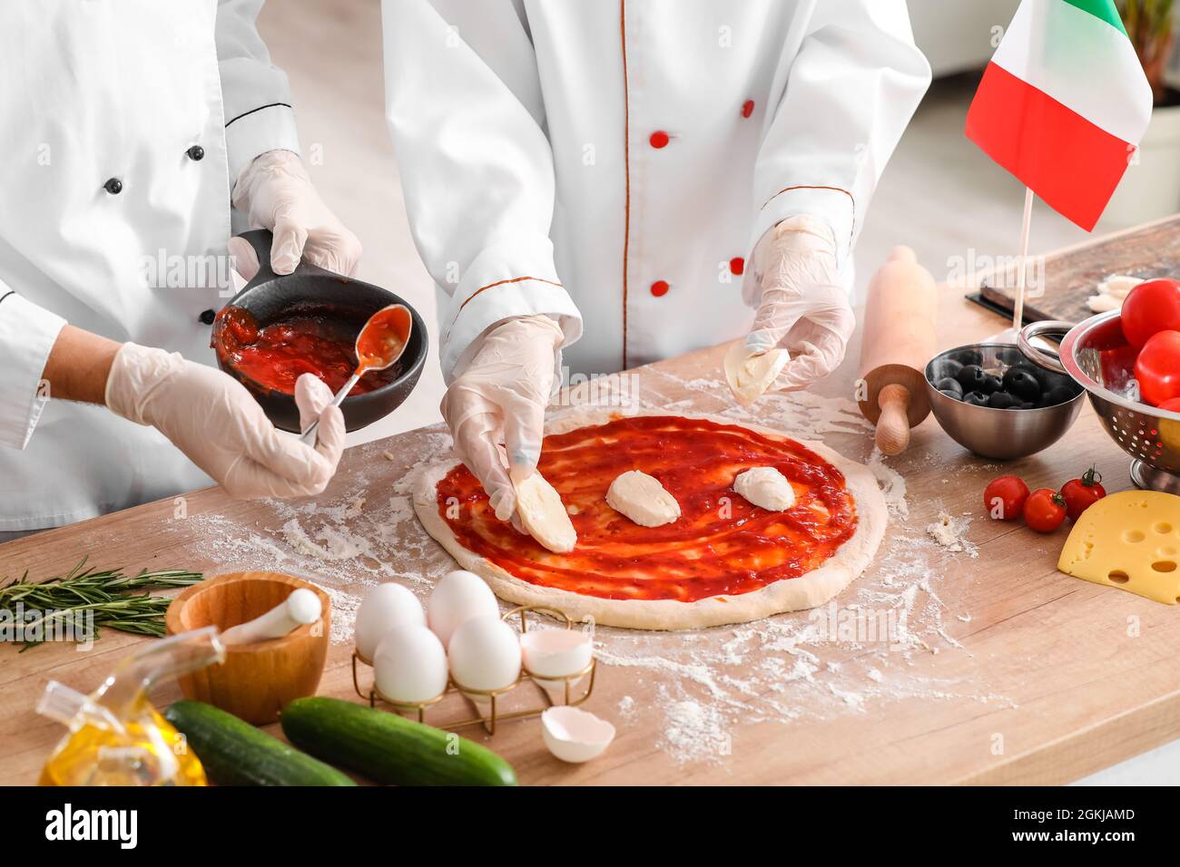 Chefs making dinner hi-res stock photography and images - Alamy