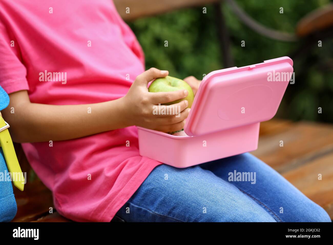 Cute little girl having school lunch outdoors Stock Photo - Alamy