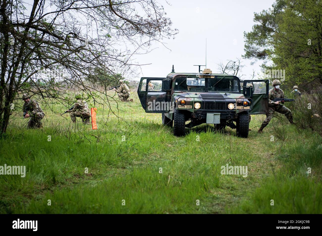 Soldiers assigned to Alpha Co, 24th Military Intelligence Battalion ...