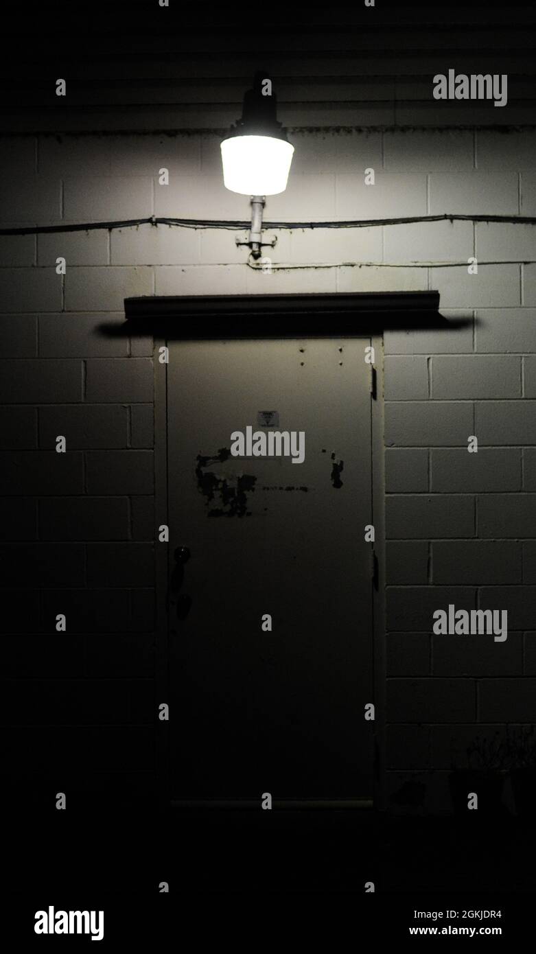 Dimly lit street hi-res stock photography and images - Alamy