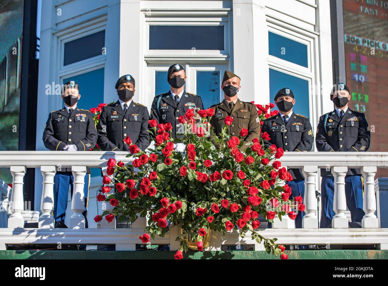 Soldiers from the 75th Troop Command stand guard over the Kentucky ...