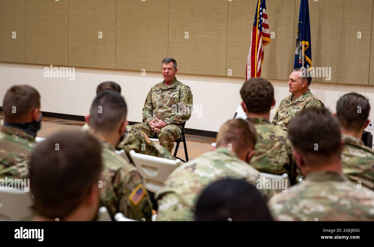 U.S Army National Guard Soldiers, assigned to the 19th Special Forces ...