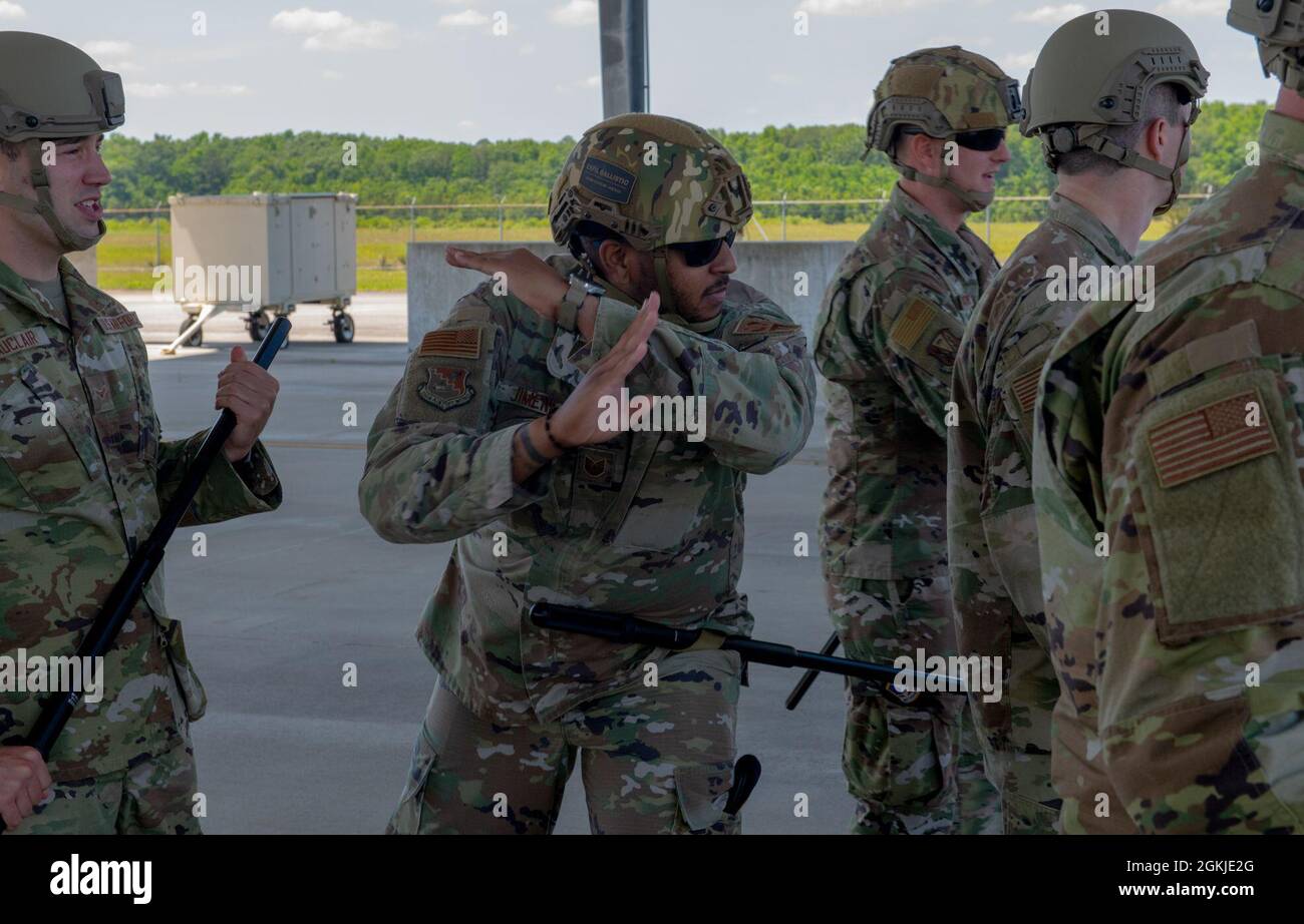 JACKSONVILLE AIR NATIONAL GUARD BASE, Fla -- Members of the 125th ...