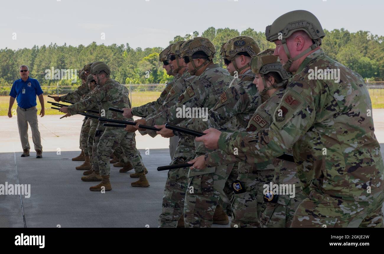 JACKSONVILLE AIR NATIONAL GUARD BASE, Fla -- Members of the 125th ...