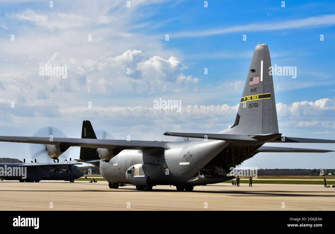 A C-130J Super Hercules assigned to the 19th Airlift Wing taxis on the ...