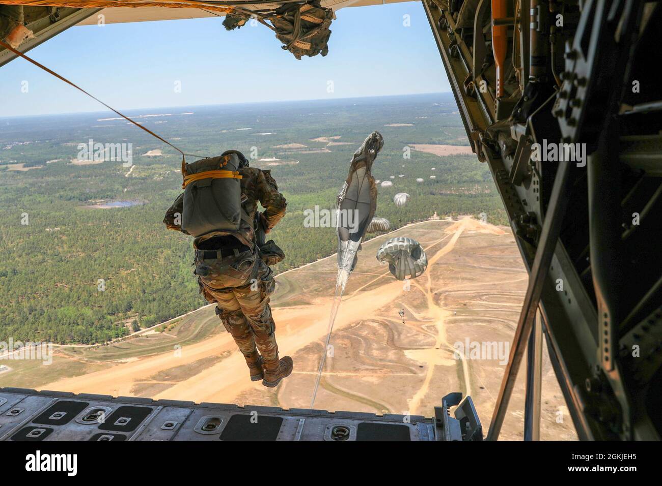 Soldiers from Headquarters and Headquarters Company, U.S. Army Civil ...