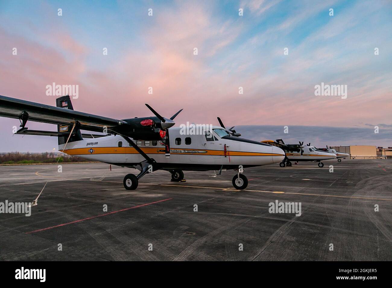 Viking dhc 6 400 twin otter aircraft hi-res stock photography and ...