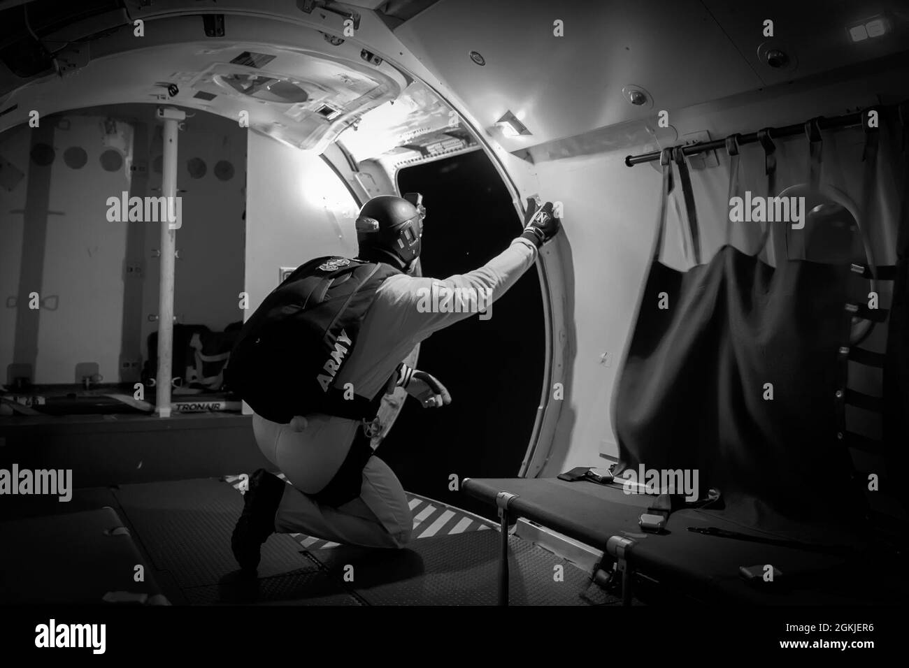 Night skydive hi-res stock photography and images - Alamy