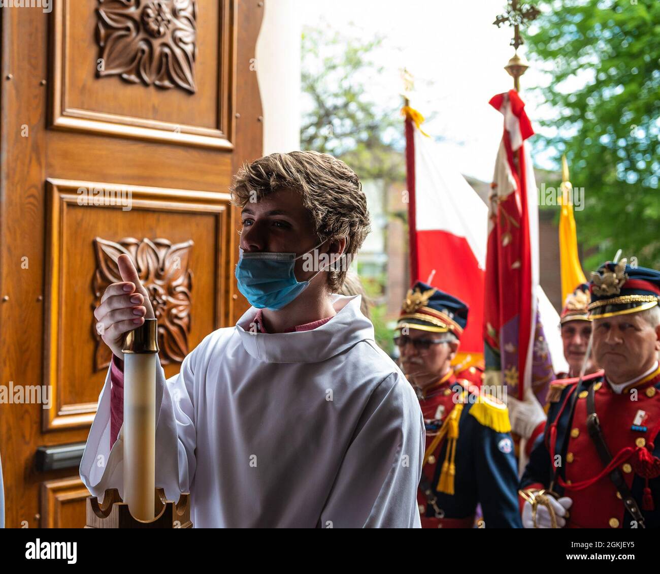 An altar server and the Polish Soldiers Society of Gen. Tadeusz ...