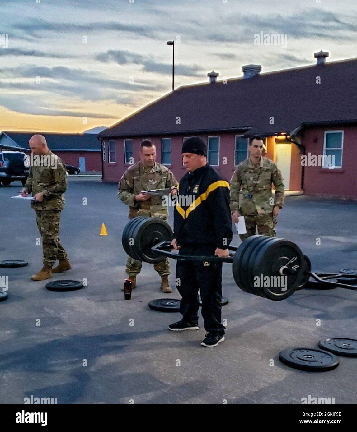 A U.S Army National Guard Soldier, assigned to the 19th Special Forces ...