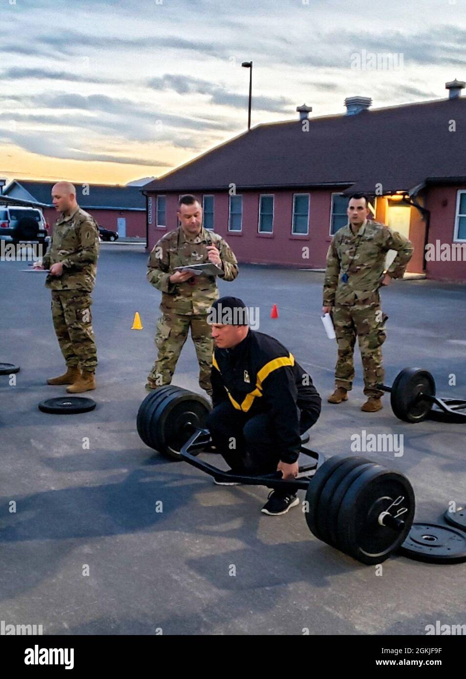 A U.S Army National Guard Soldier, assigned to the 19th Special Forces ...