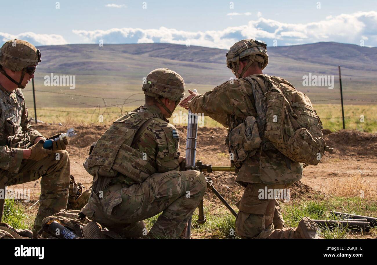 U.S. Army soldiers assigned to 2nd Battalion, 1st Infantry Regiment ...