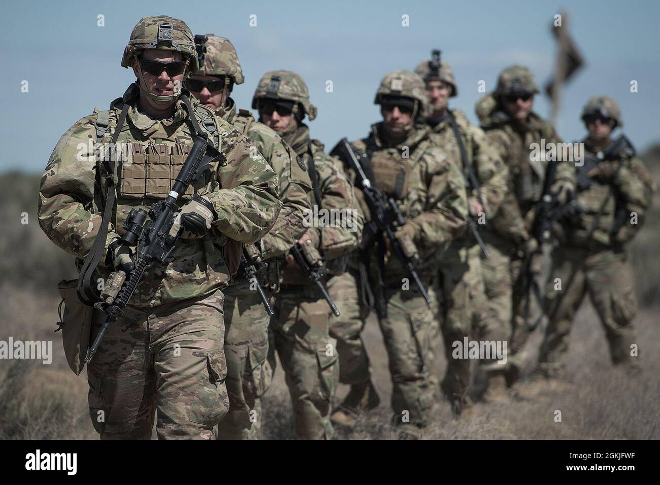 Live fire infantry squad movements hi-res stock photography and images ...
