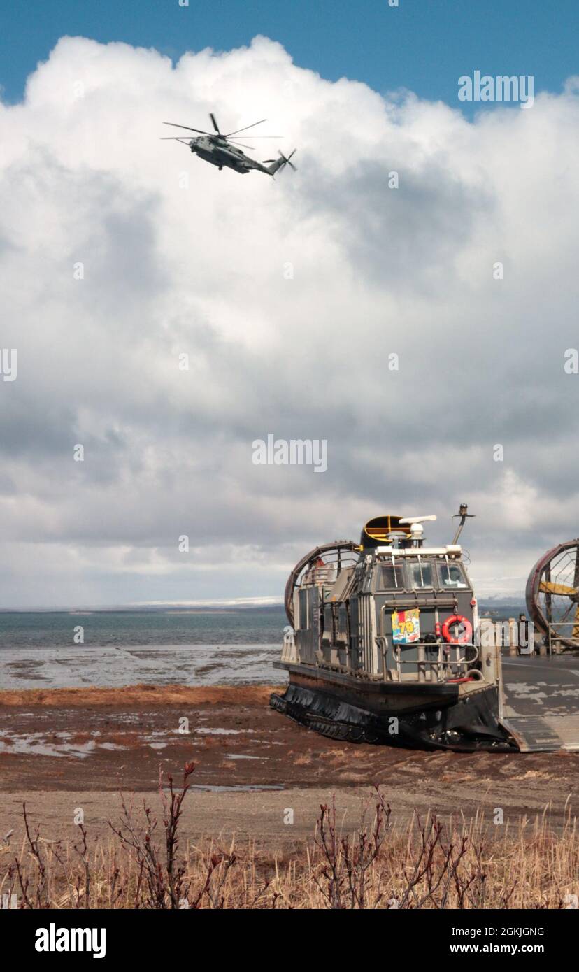 Medium landing craft hi-res stock photography and images - Alamy