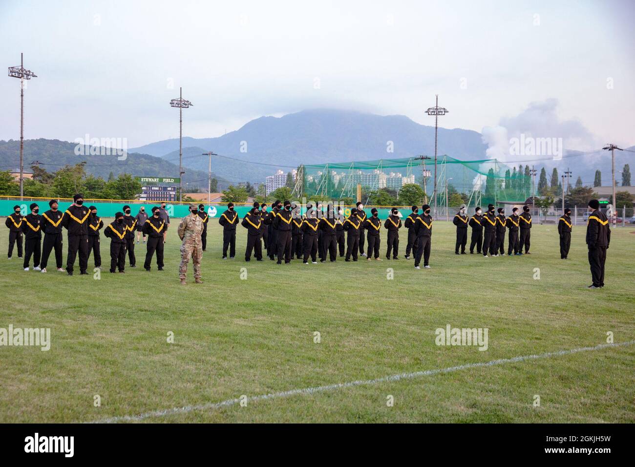 Soldiers of 293rd Company, 1st Signal Brigade on PT formation Stock ...