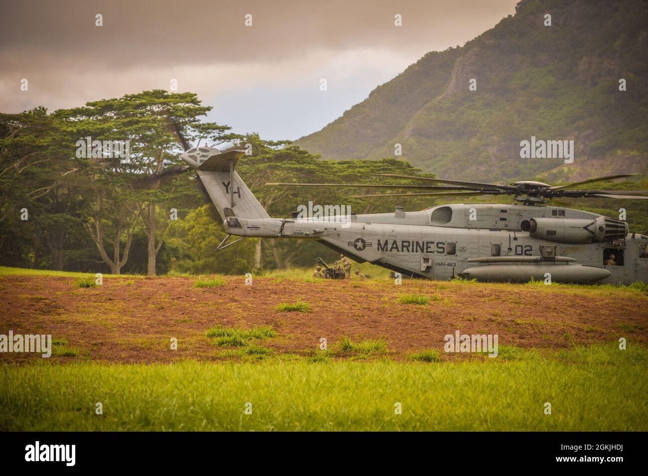 #TrainingTuesday Today Bravo Battery practiced sling loads and then ...