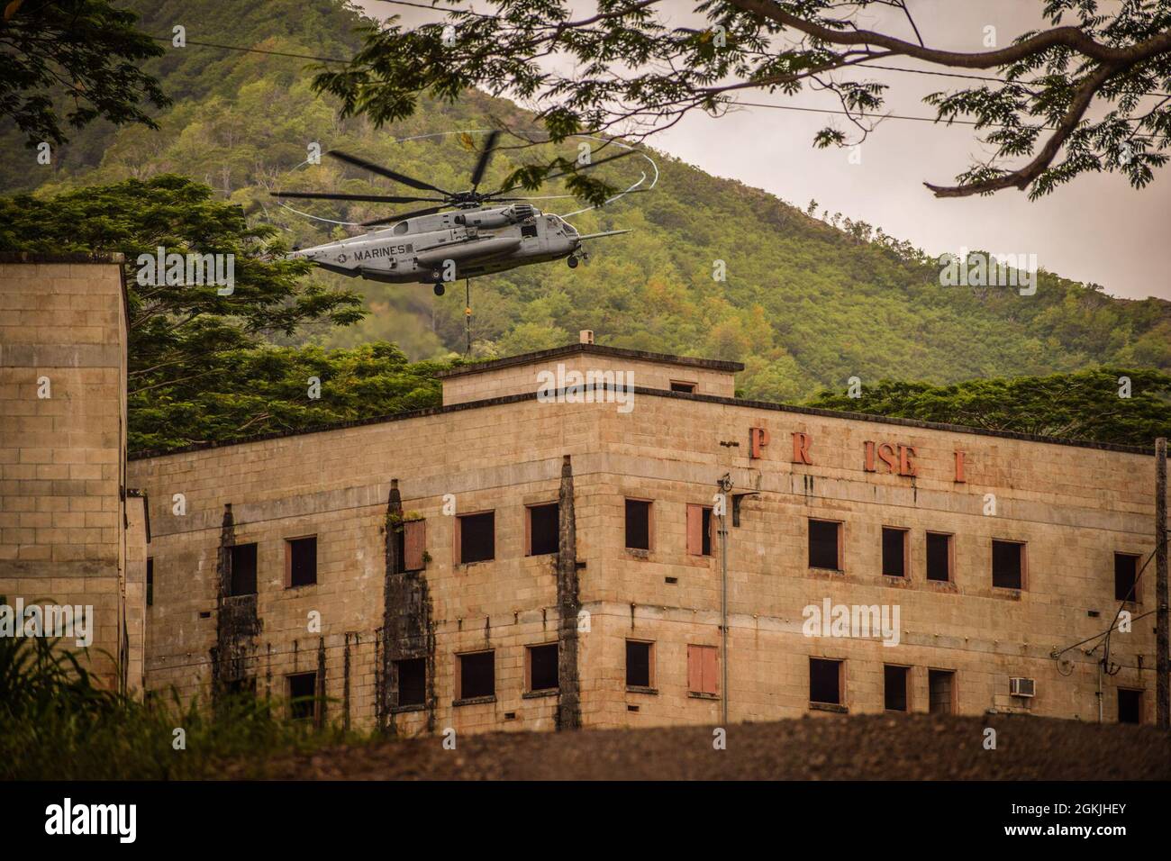 #TrainingTuesday Today Bravo Battery practiced sling loads and then ...