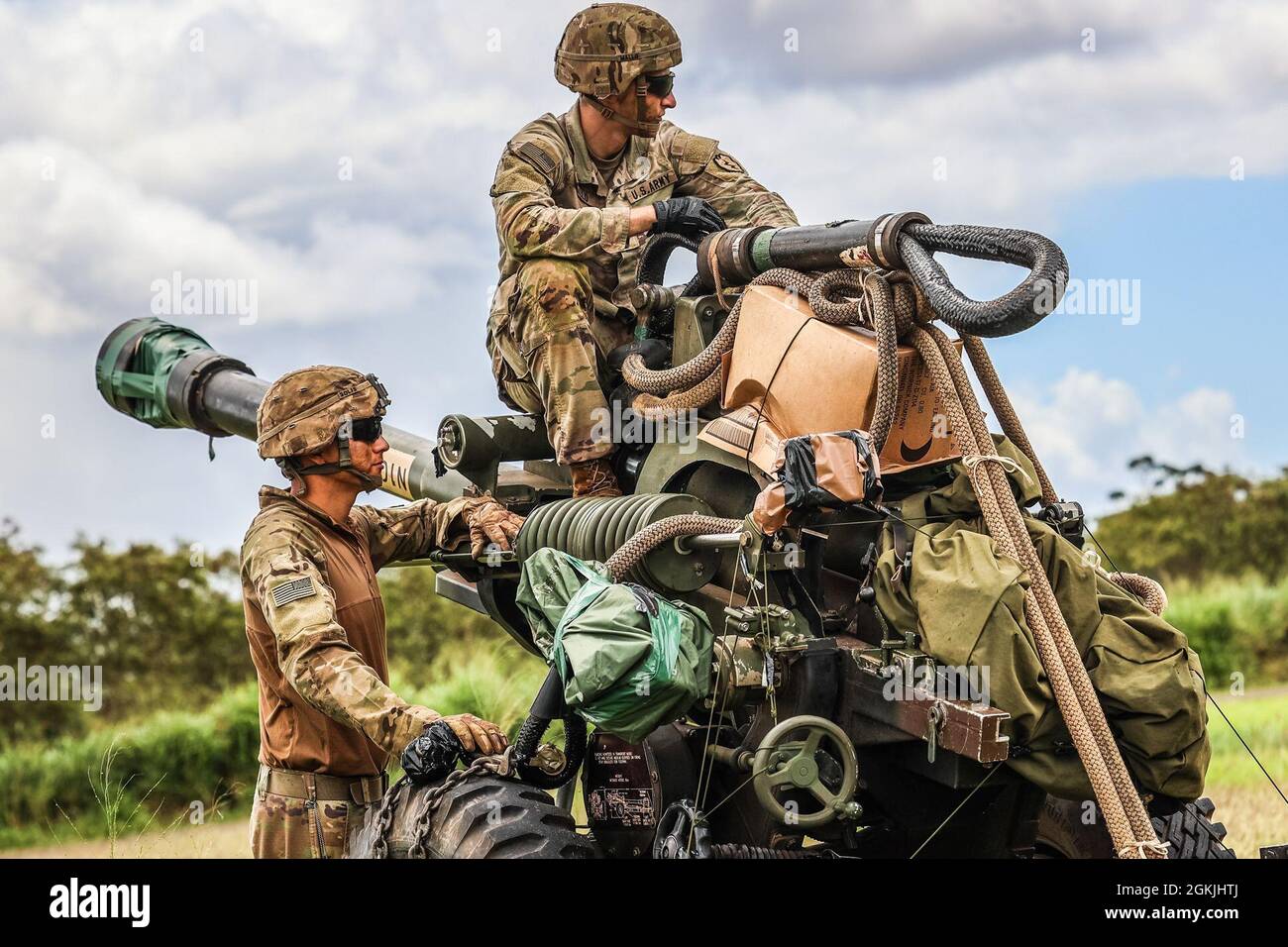 Schofield Barracks, HI — Soldiers from Bravo Battery, 2nd Battalion ...