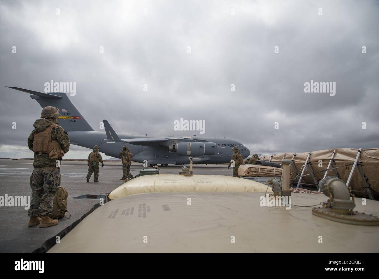 164 airlift wing hi-res stock photography and images - Alamy