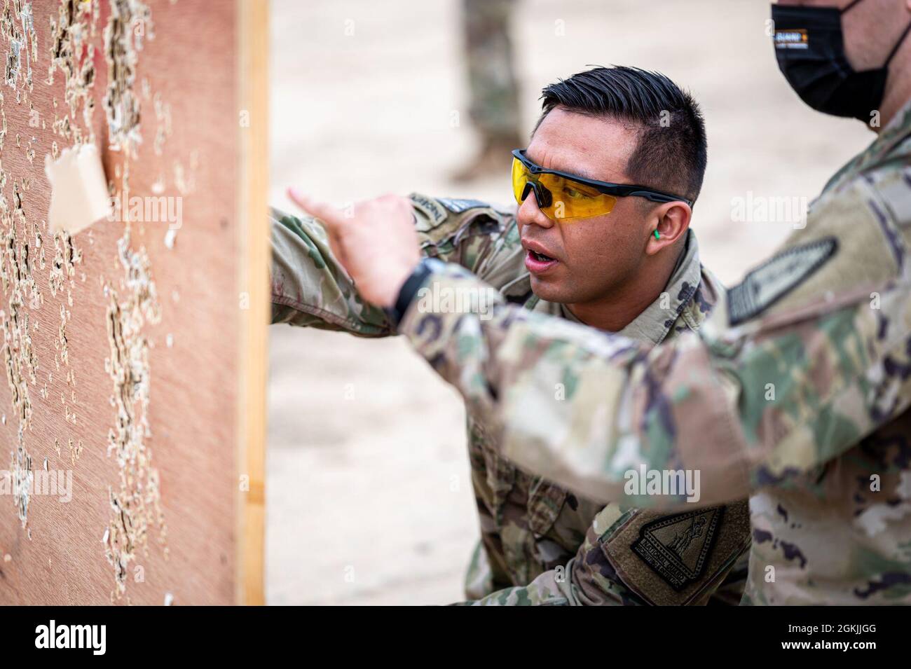 U.S. Army National Guard Soldier, compete sin the zero range for the M4 ...