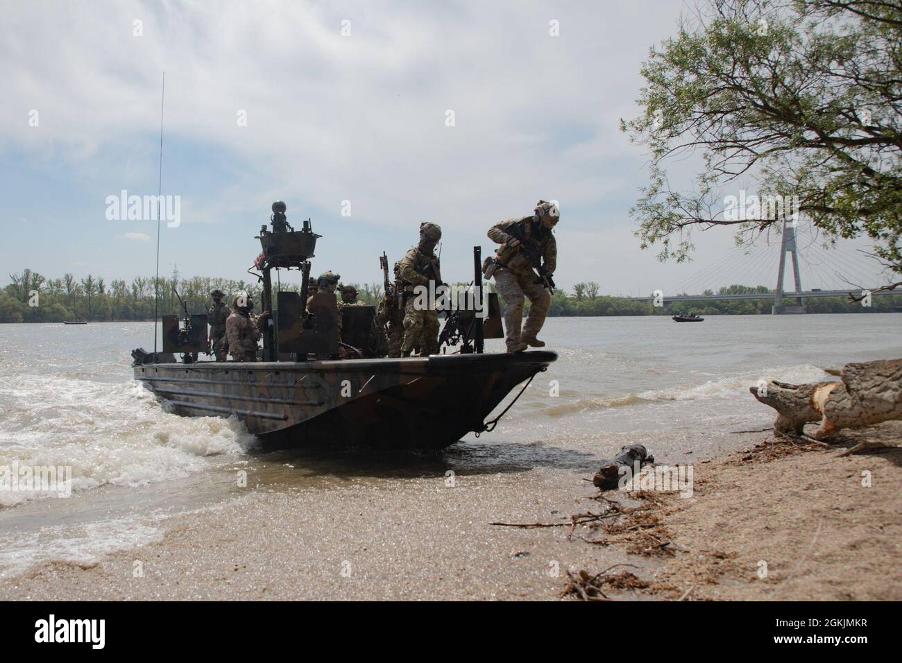 Hungarian Special Operations Forces and Naval Special Warfare operators ...