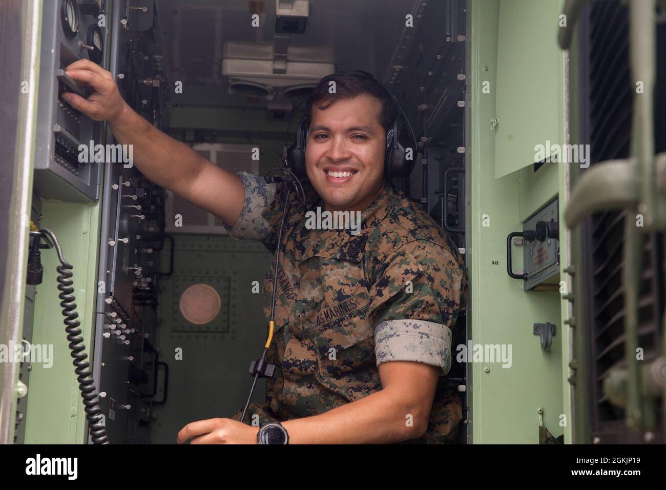 Marine corps communications squadron 28 hi-res stock photography and ...