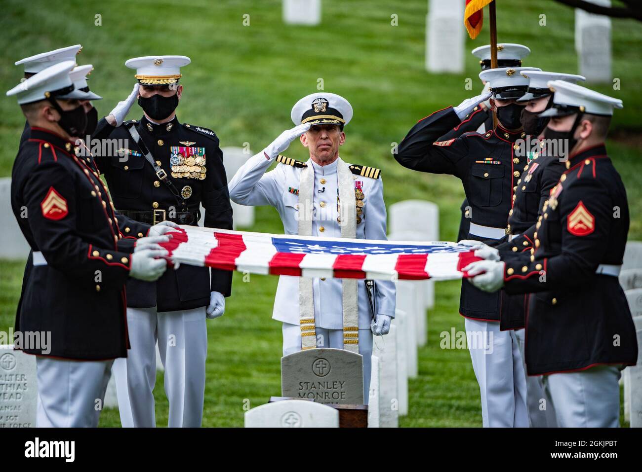 The 3d U.S. Infantry Regiment (The Old Guard) Caisson Platoon, Marines ...