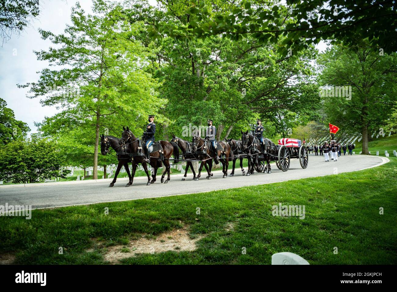 The 3d U.S. Infantry Regiment (The Old Guard) Caisson Platoon, Marines ...