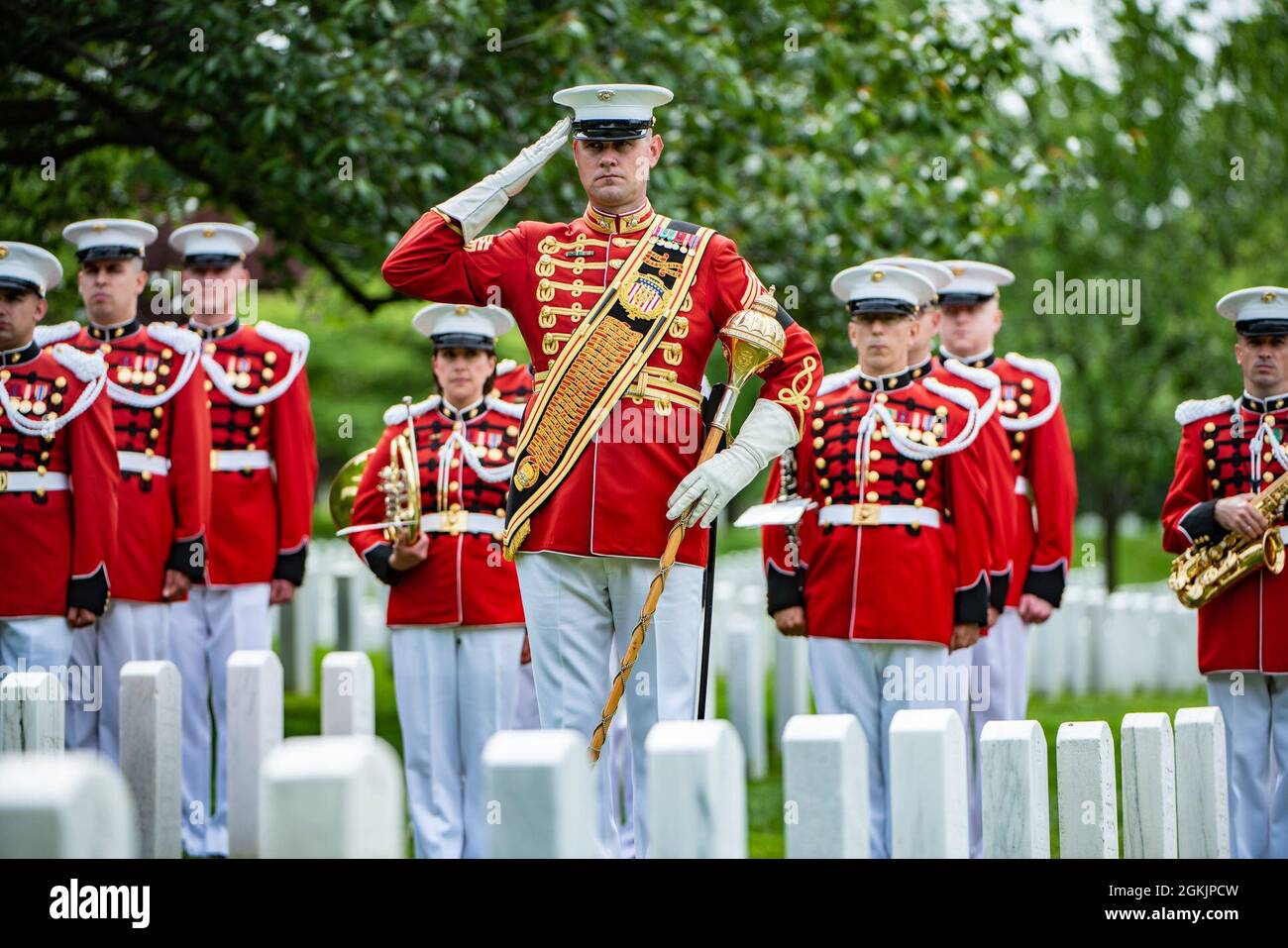 The 3d U.S. Infantry Regiment (The Old Guard) Caisson Platoon, Marines ...