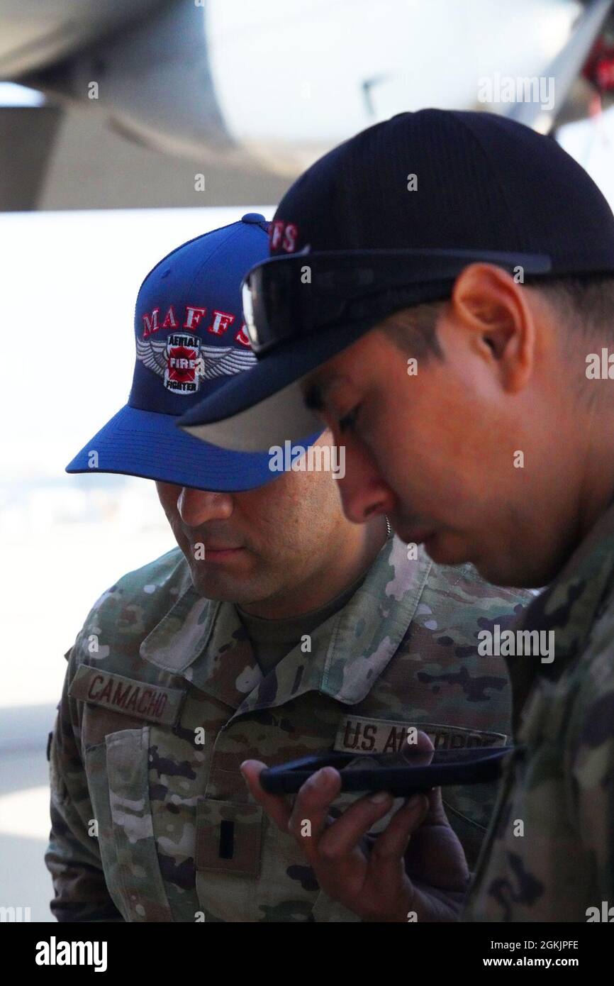 U.S. Air National Guard Airmen from the 146th Maintenance Group ...