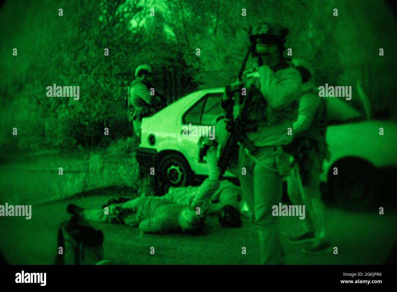 Bulgarian Special Operation Forces (SOF) and U.S. Army Green Berets ...