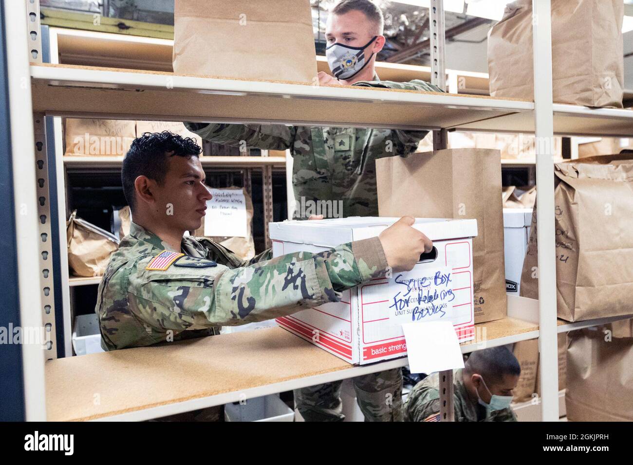 A Soldier assigned to Task Force Badge assist Yuma County Sheriffs ...