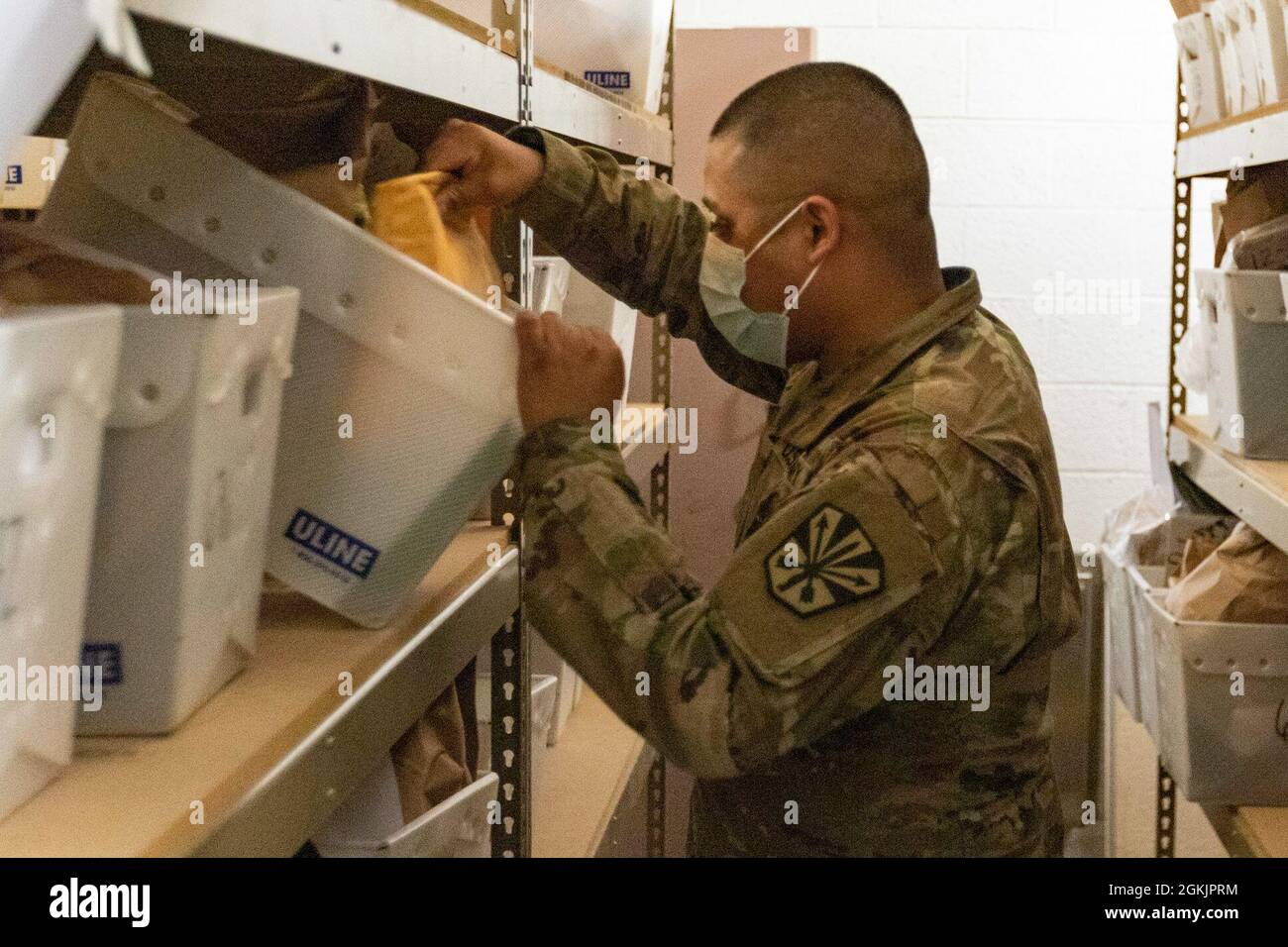 A Soldier assigned to Task Force Badge assist Yuma County Sheriffs ...
