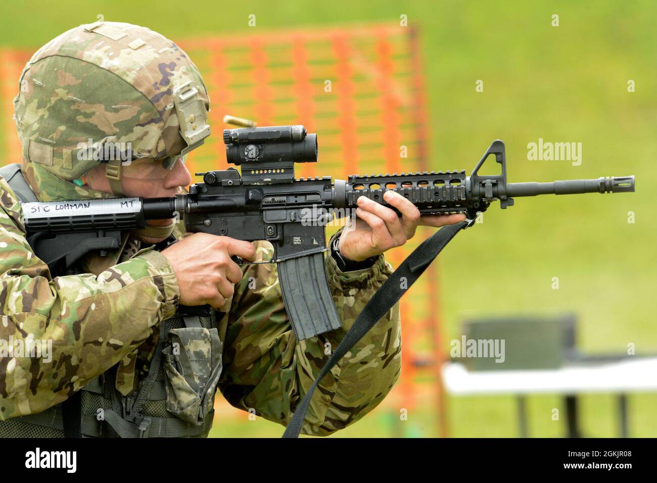 Montana Army National Guard Spc. Jeffrey Lohman uses his M-4 Rifle ...