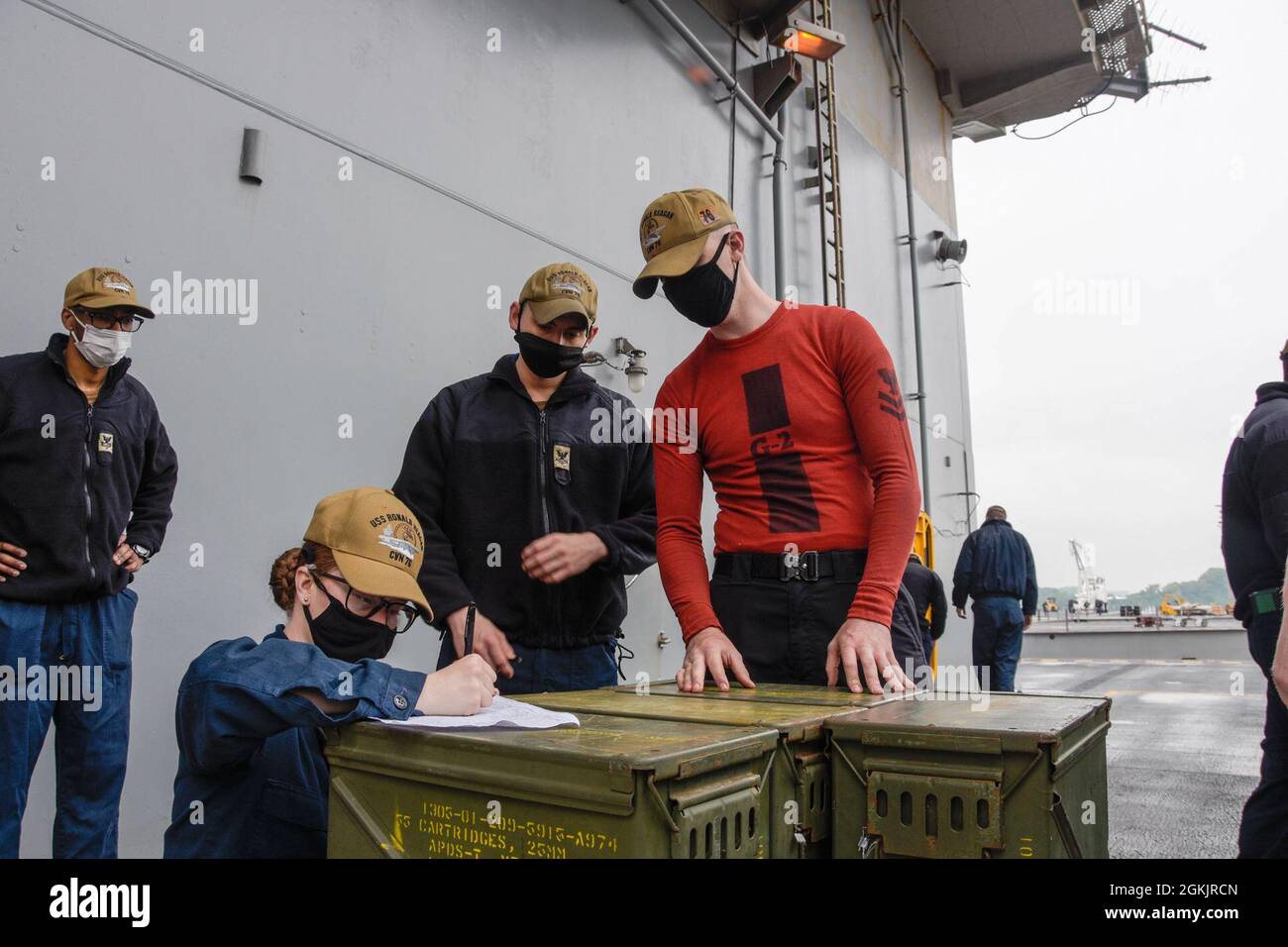 210506-N-WS494-1012 YOKOSUKA, Japan (May 6, 2021) Gunner’s Mate 3rd ...