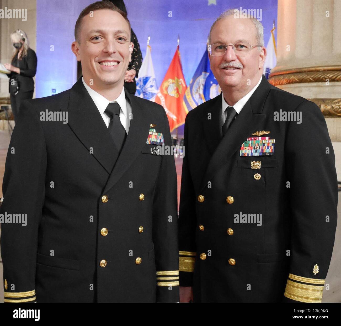 Lt. Cmdr. Matthew Hall receives the 2021 Navy Hero of Military Medicine ...