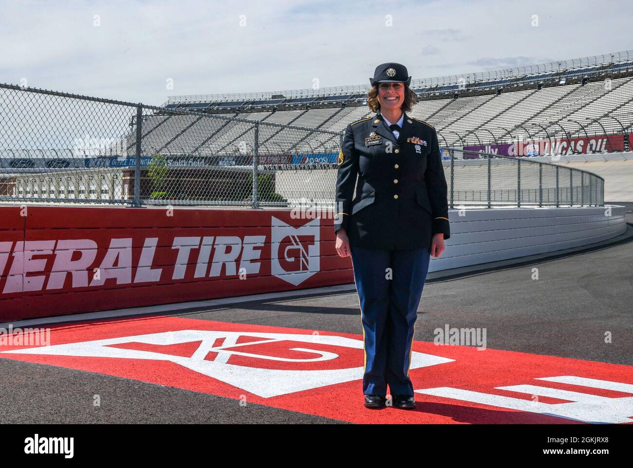 Staff Sgt. Tracy Thomas, 287th Army National Guard vocalist, poses for ...
