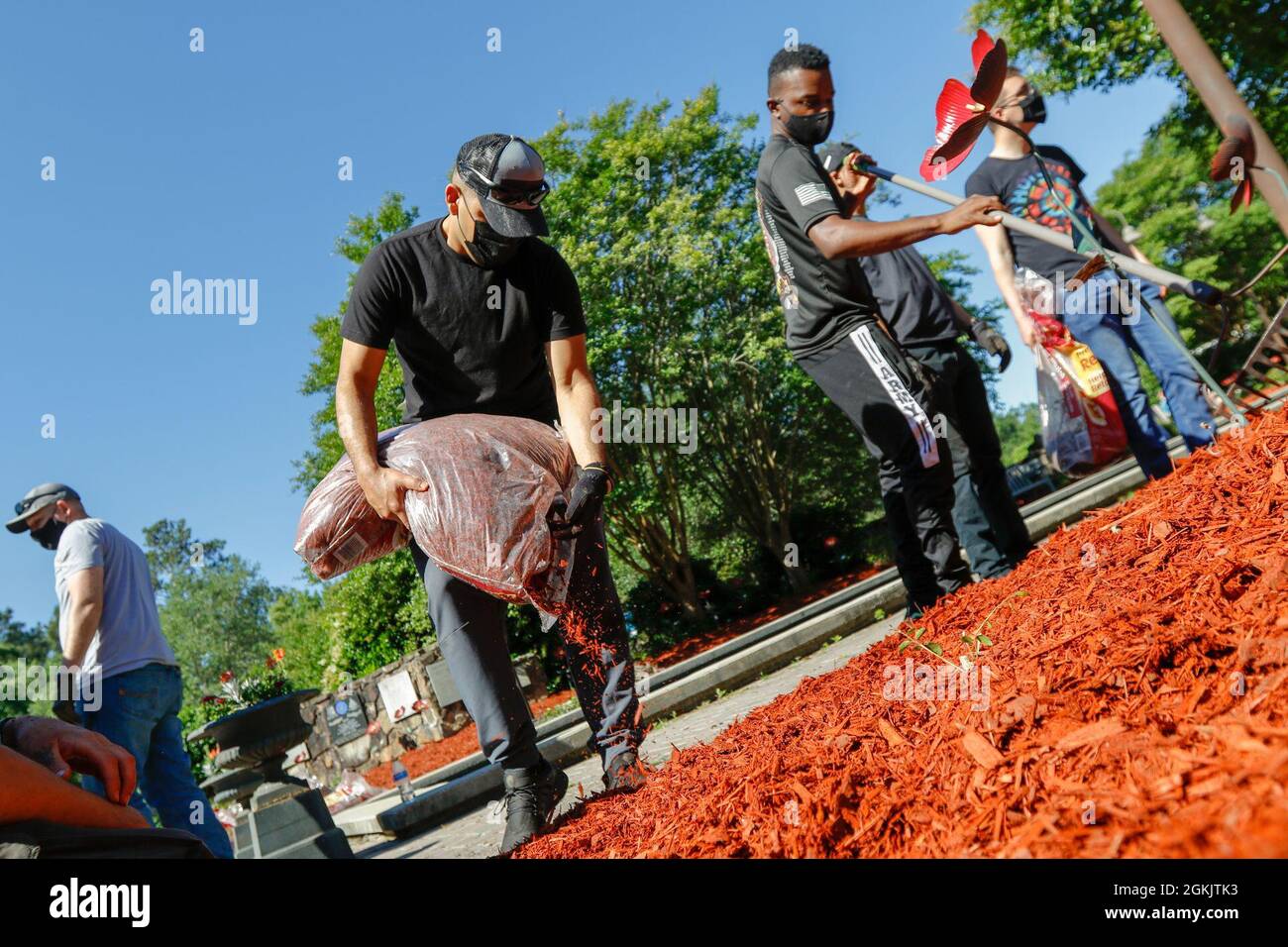 Soldiers assigned to Echo Co., 3rd Aviation Regiment, 3rd Combat ...