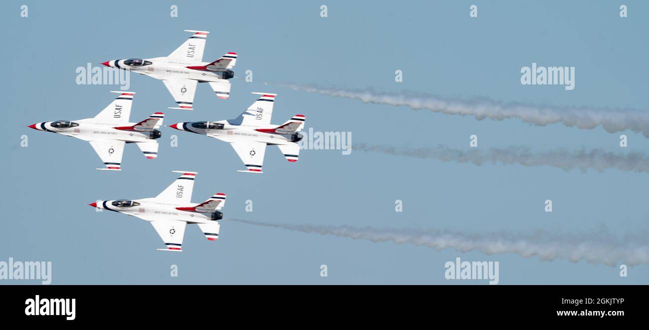 The U.S. Air Force Air Demonstration Squadron“Thunderbirds” perform an ...